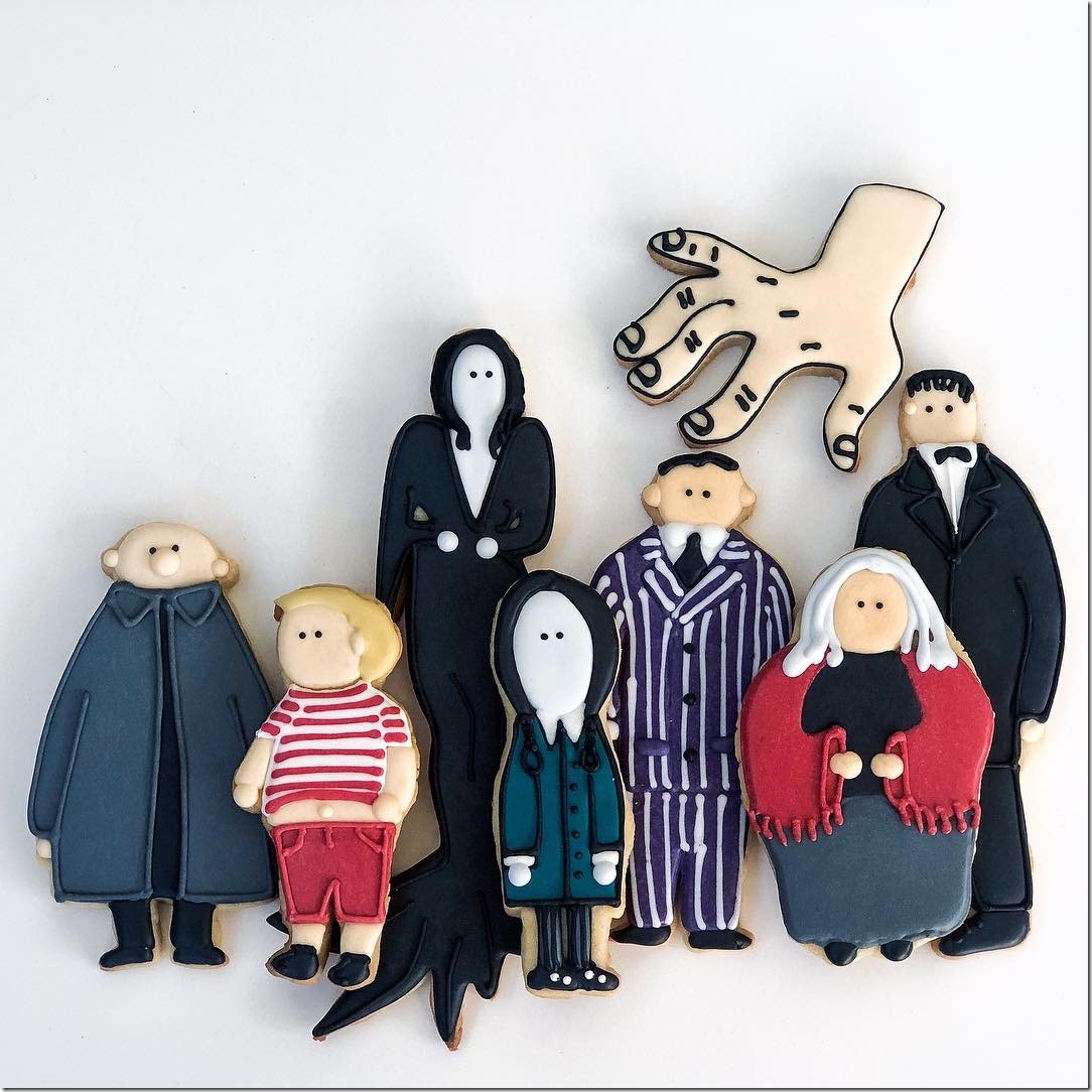 Creepy, Kooky, Mysterious, & Spooky Addams Family Pumpkin Carvings ...