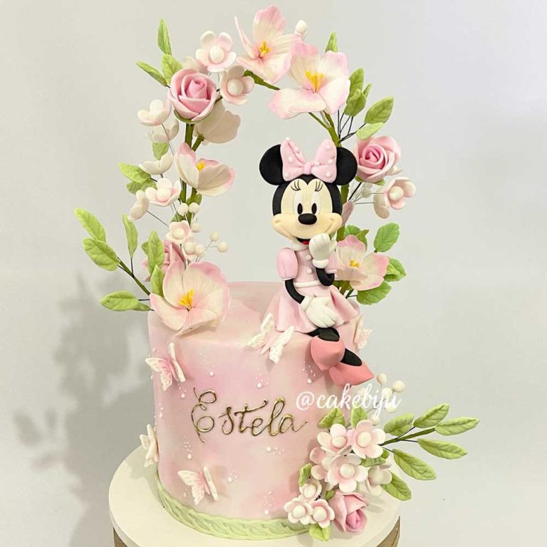 Minnie Mouse w Roses Cake - Between The Pages Blog