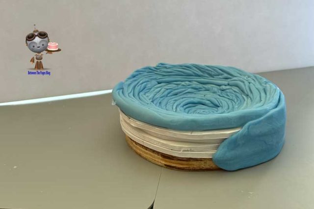 Vegeta Defeats Goku Cake Tutorial - Between The Pages Blog